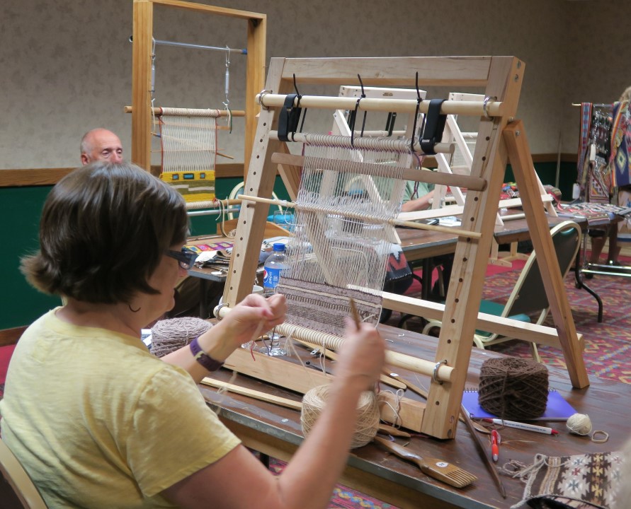 Dovetail Student Loom: Durable and Easy to Assemble